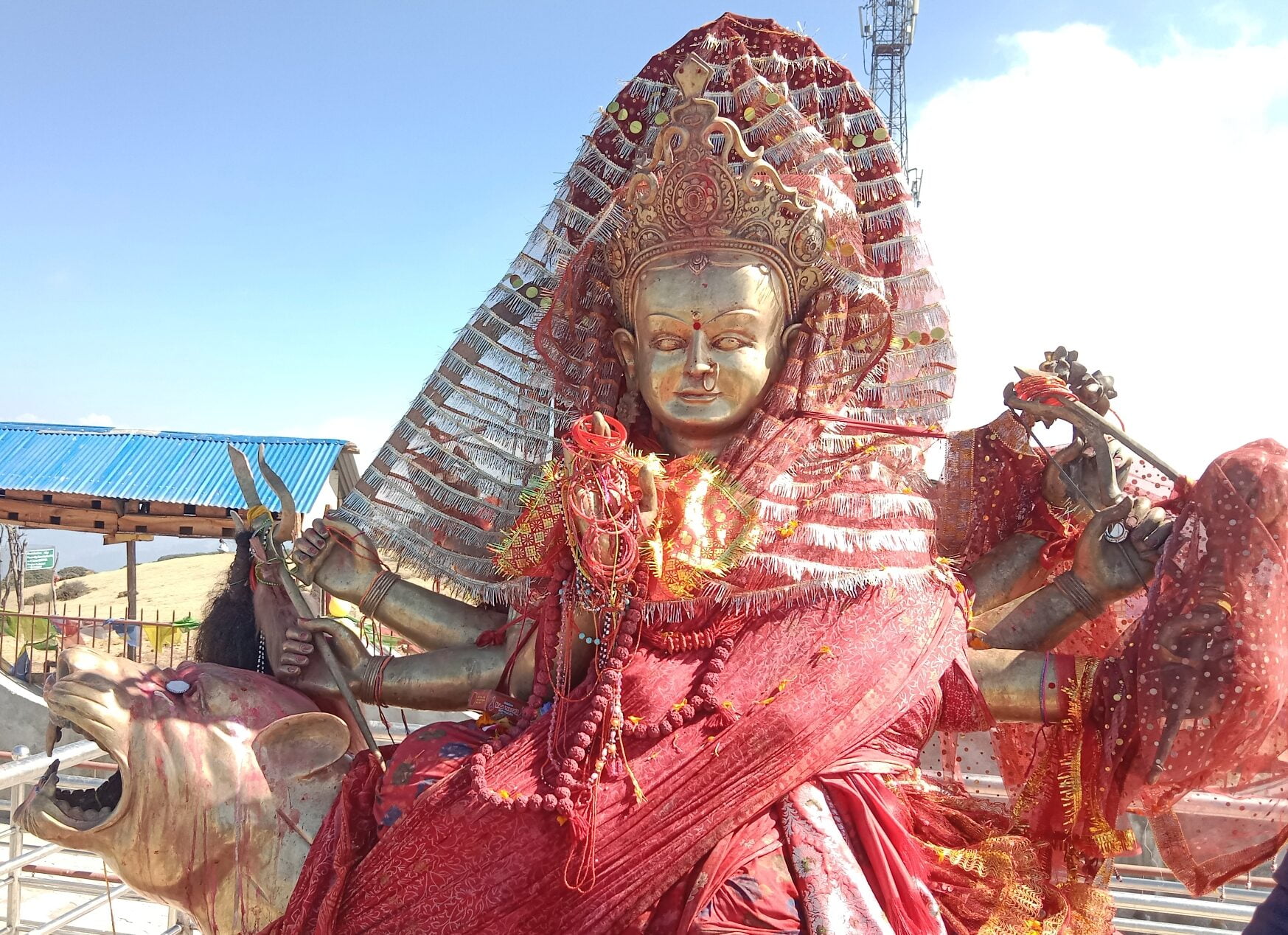 तेह्रथुमको तिनजुरे डाँडा रहेको पाथीभरा मन्दिरमा भक्तजनको आकर्षक